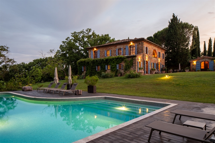 Buy a Panoramic Farmhouse With Pool In Tuscany