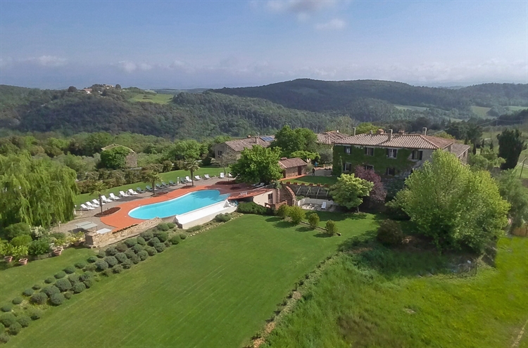 Buy a 160 Hectare Estate In Siena